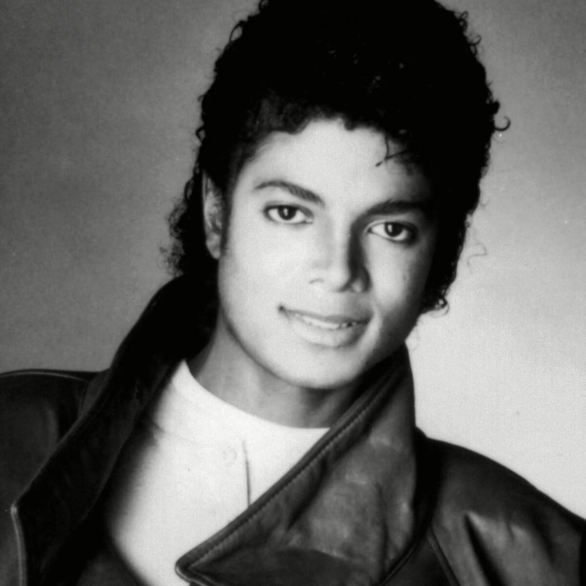 Michael Jackson – Biography, Age, Height, Photos & Videos (2026)